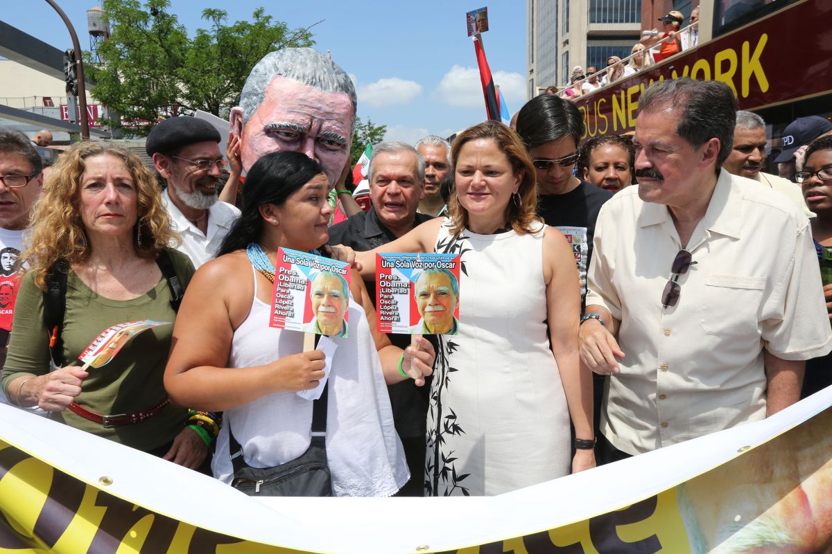 Comunidad boricua celebra clemencia otorgada por Obama a Oscar López ...
