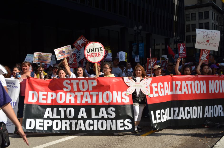 ¿A quiénes buscan las redadas de ‘la Migra’? | La Opinión