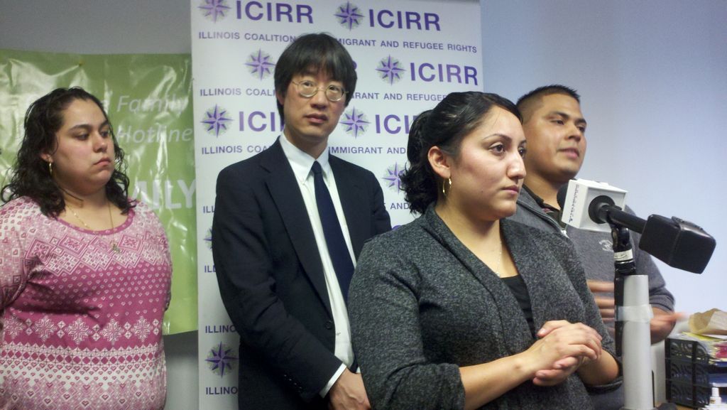 Familias aplauden nueva regulación migratoria - La Opinión