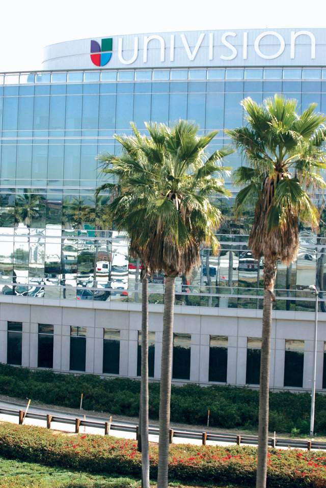 Univisión y Disney se unen - La Opinión