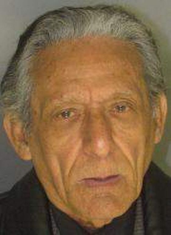 Un pasado tormentoso - La Opinión