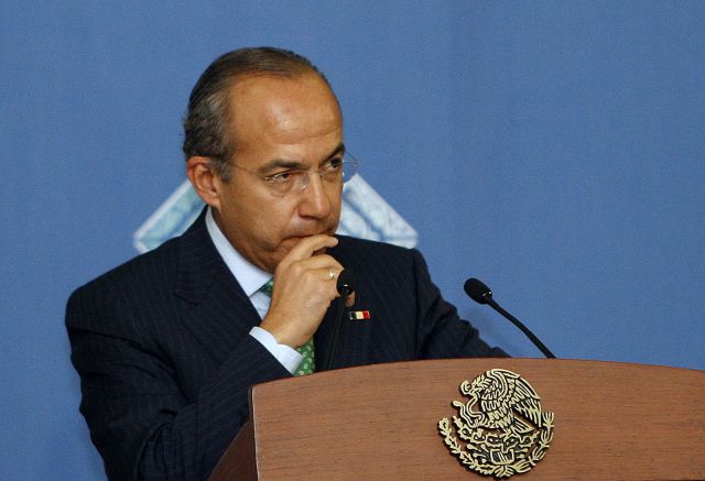 Calderón: elección ‘no está decidida’ - La Opinión