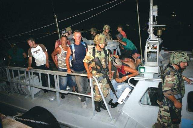 Más migrantes cubanos llegan a EEUU - La Opinión Más migrantes cubanos llegan a EEUU - La Opinión