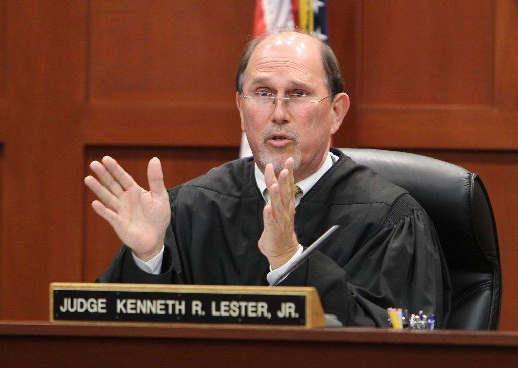 Juez rechaza retirarse del caso de Zimmerman - La Opinión