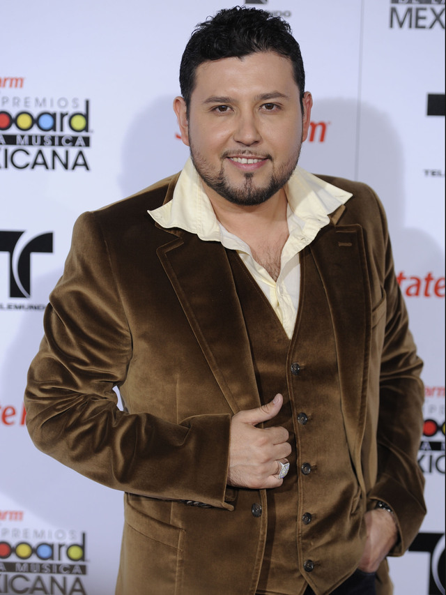 Roberto Tapia lanza nuevo CD tras muerte de familiar - La Opinión