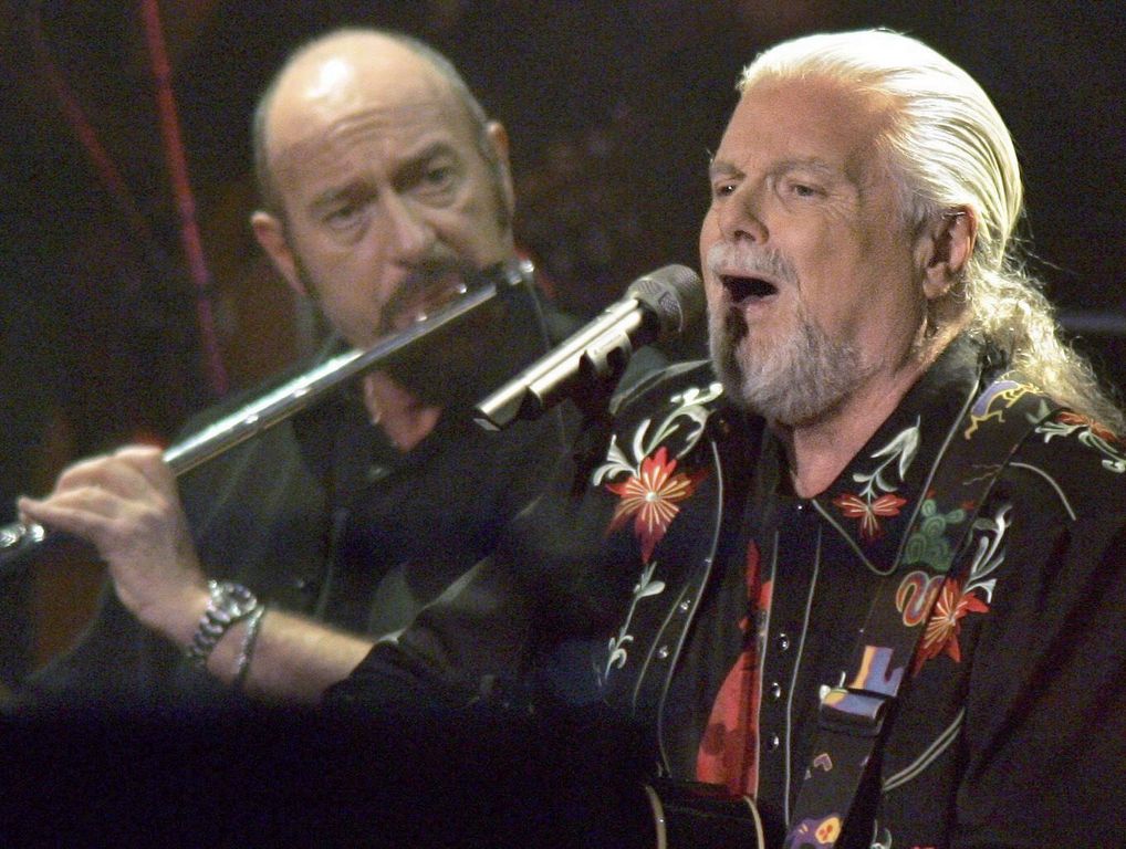 Murió Scott McKenzie, voz del himno hippie “San Francisco” (video) - La ...