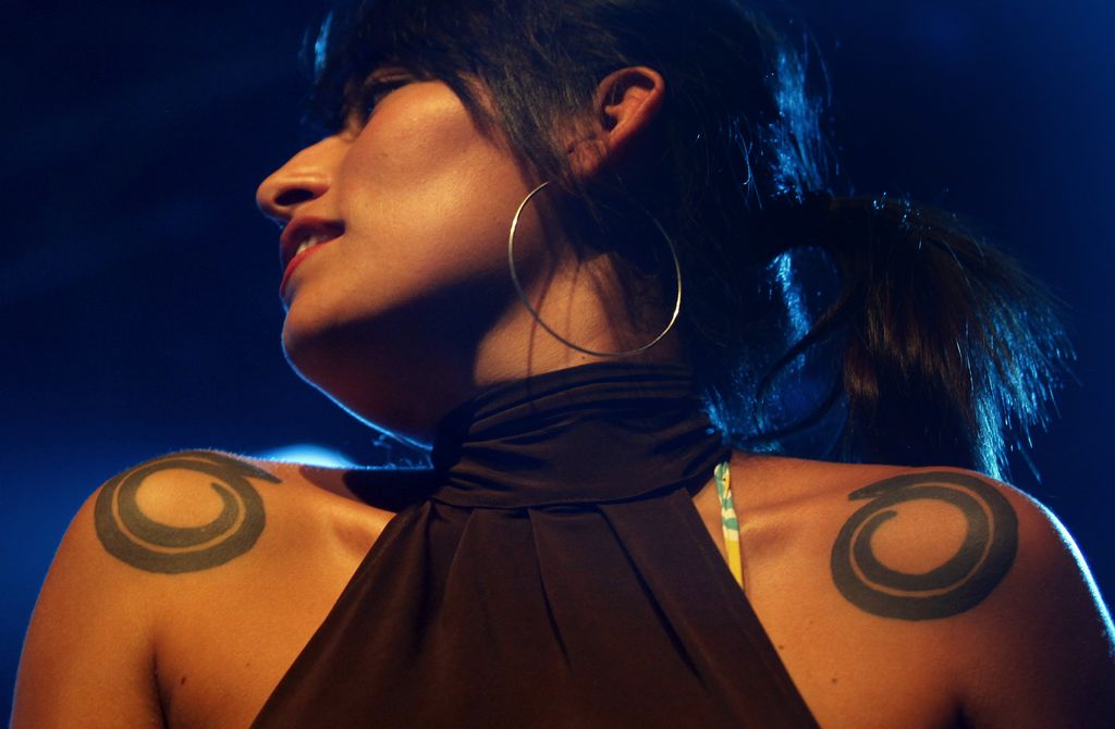 Ana Tijoux apunta ‘La Bala’ hacia el éxito (video) - La Opinión
