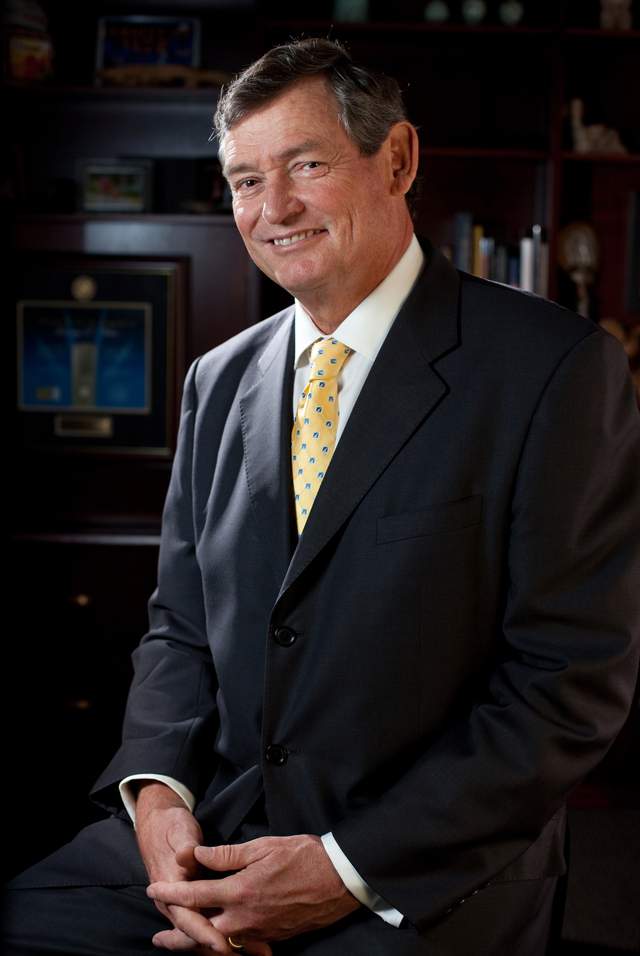 CSU elige un nuevo rector - La Opinión