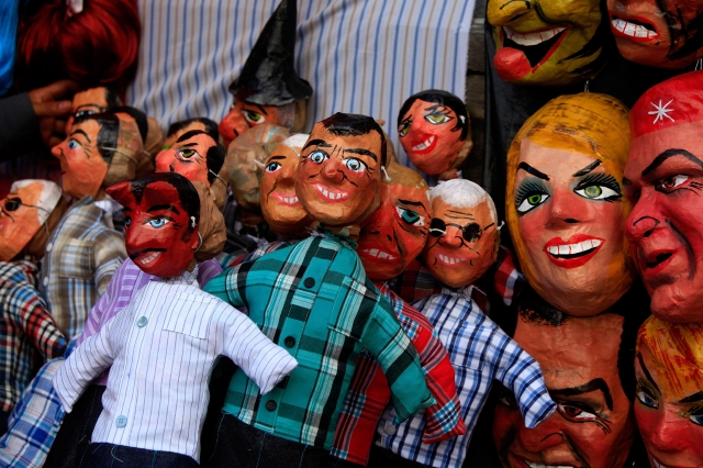 Ecuador despide el año viejo - La Opinión