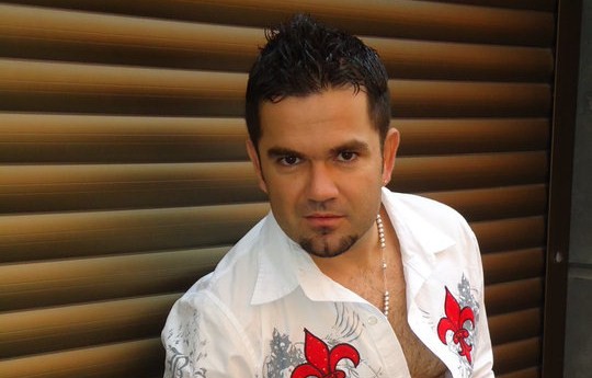 Roberto Junior y su Bandeño estrenan “El coco no” (Video) - La Opinión