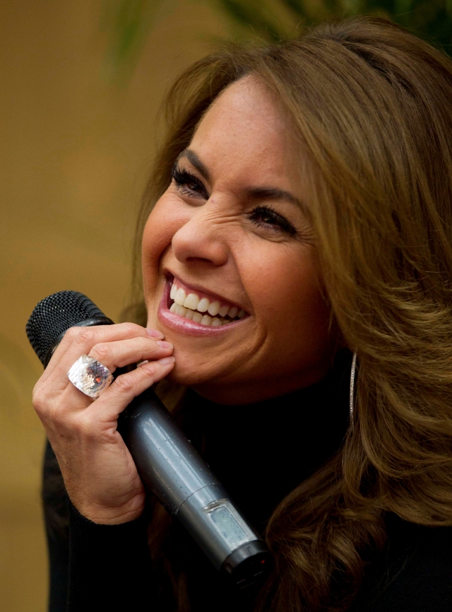 Lucero se confiesa - La Opinión