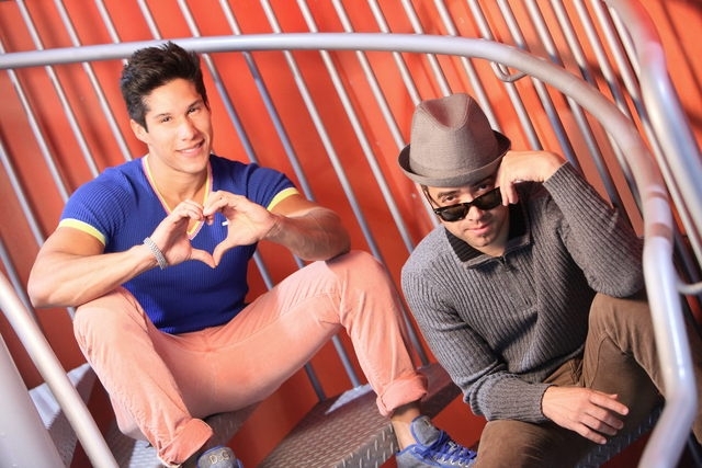 Chino y Nacho lanza su nuevo disco (video) - La Opinión