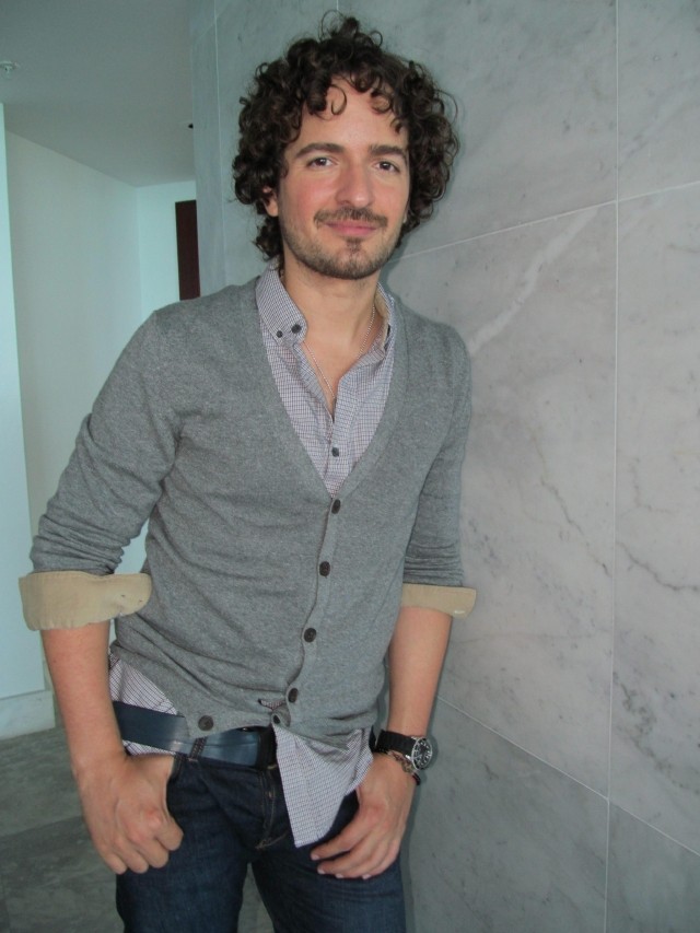 Tommy Torres cuenta sus ’12 Historias’ - La Opinión