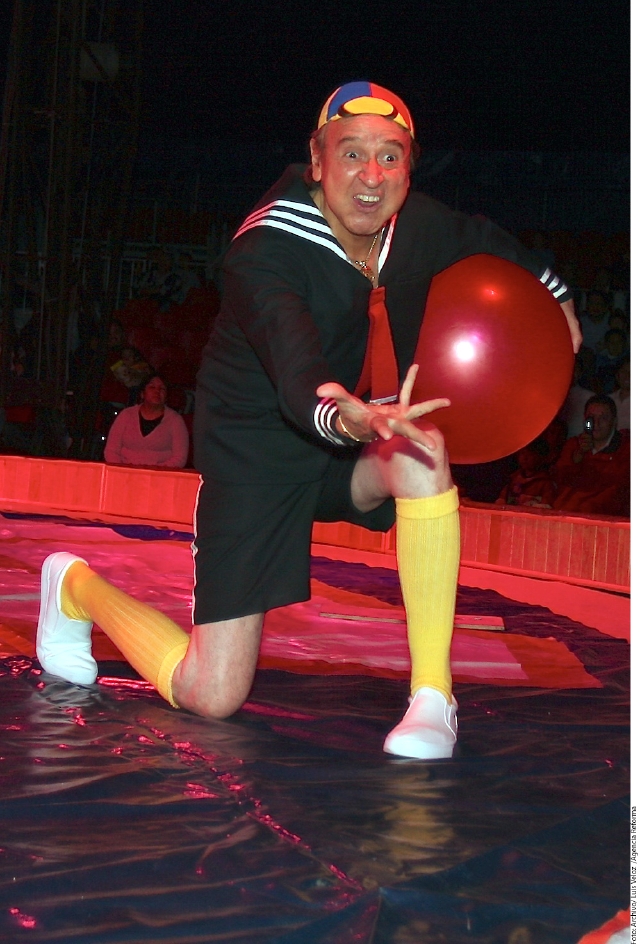 Carlos Villagrán le dice adiós a Quico - La Opinión