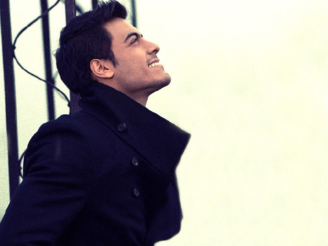 Carlos Rivera encuentra su identidad musical - La Opinión