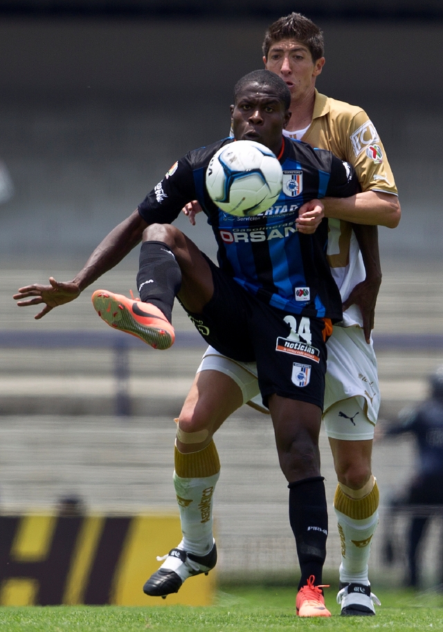 Picotean a los Pumas en CU - La Opinión