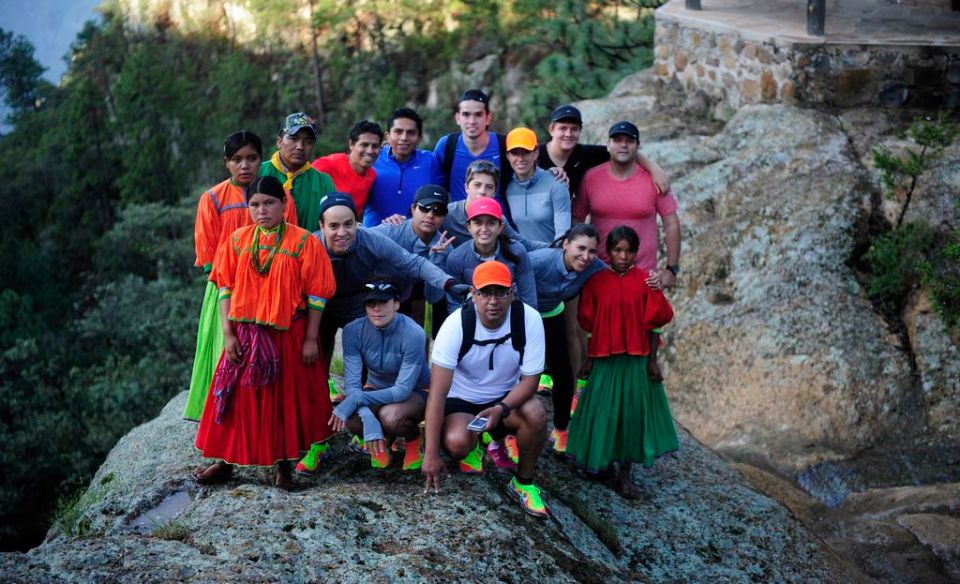 Corredores Rarámuri, nueva imagen de Nike en México - La Opinión