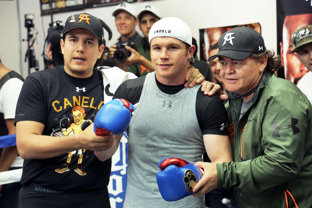 Peso del ‘Canelo’ preocupa pero llegará, afirma su equipo - La Opinión