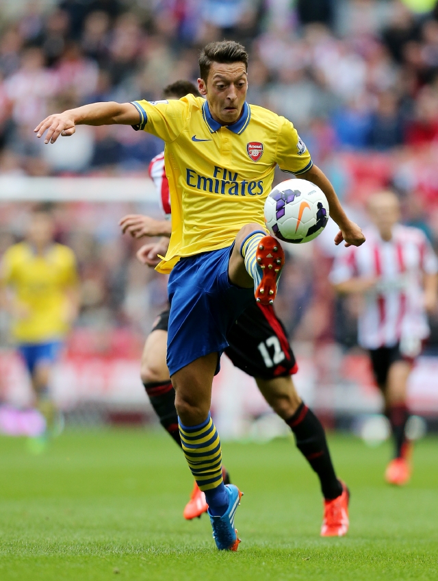 Glorioso debut de Ozil con Arsenal - La Opinión