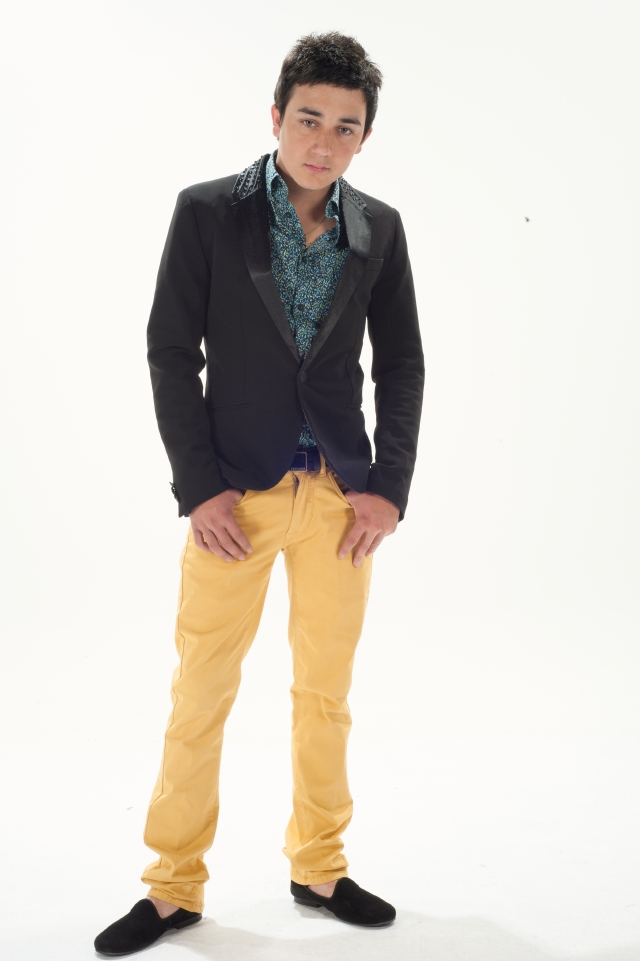 Kevin Ortiz no tiene intención de cantar corridos - La Opinión