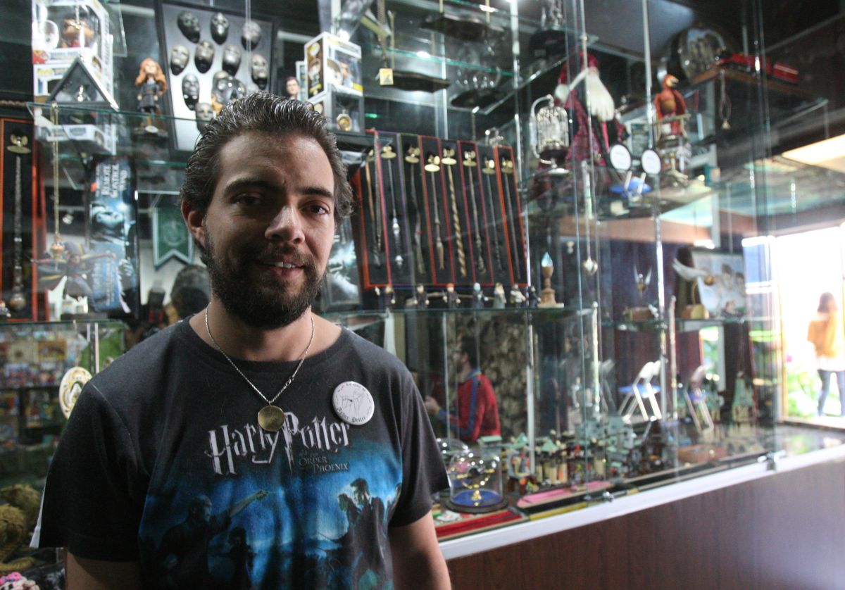 Mexicano cumple sueño y abre museo de Harry Potter - La Opinión