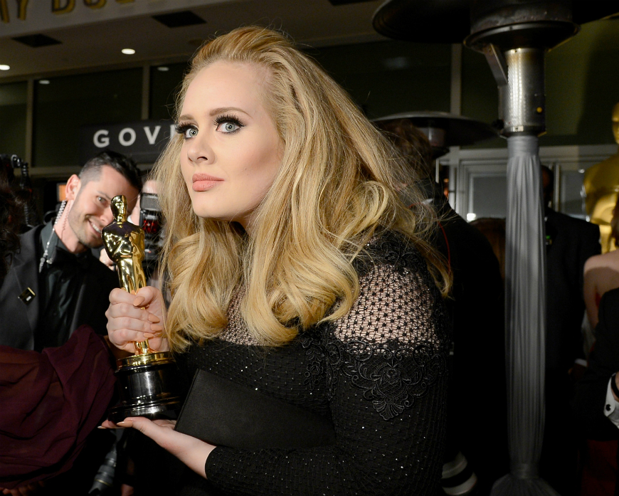 ¿Por qué Adele tiene prohibido el acceso a Twitter? (VIDEO) - La Opinión