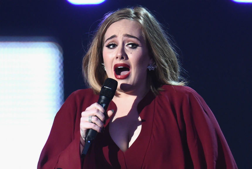 La hilarante foto con la que Adele festejó su cumpleaños - La Opinión