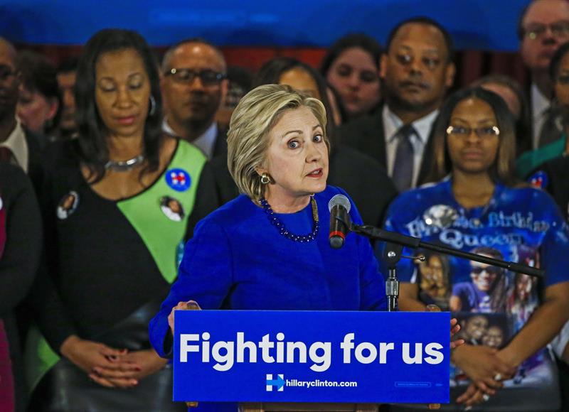 Clinton promete "ayudar" a niña con padres en riesgo de deportación en ...