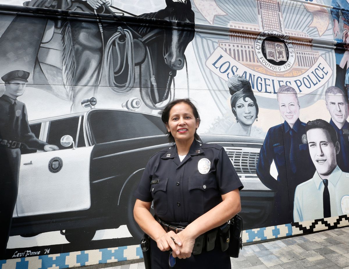 Una latina dirige al LAPD en el noroeste del Valle de San Fernando - La ...