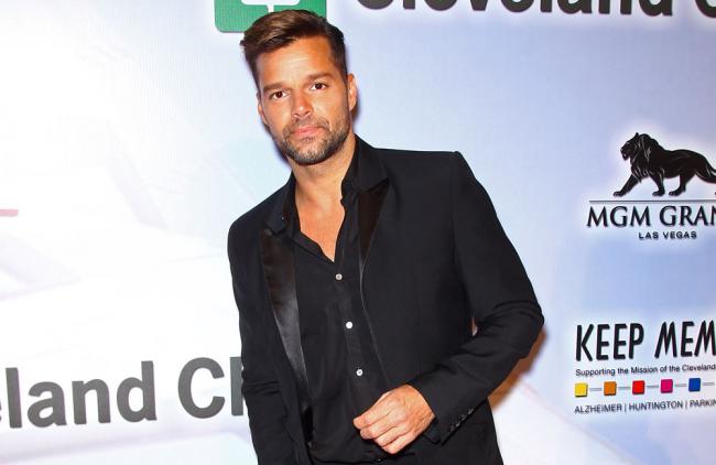 Foto: Ricky Martin enciende las redes posando con poca ropa - La Opinión