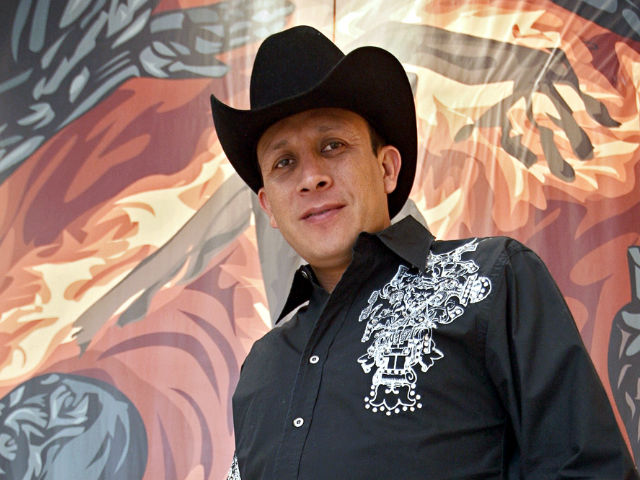 Video: La penosa caída de 'El Flaco' Elizalde en pleno concierto - La ...