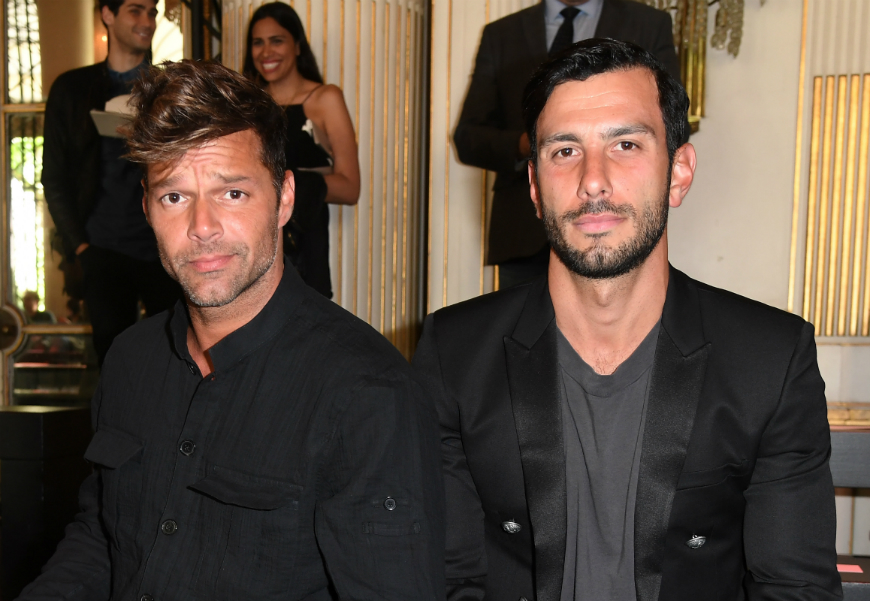 Ricky Martin y su novio viven un romance de película - La Opinión