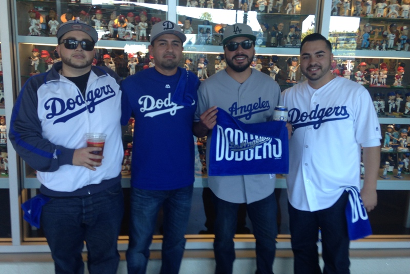 Fanáticos latinos de los Dodgers tienen fiebre azul: confían en que ...