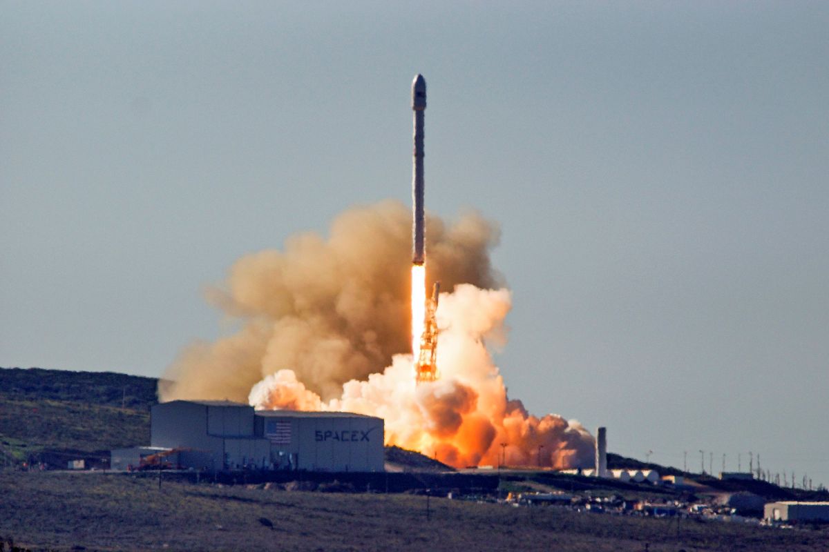 VIDEO: Space X lanza su primer cohete tras el fallo en septiembre - La ...