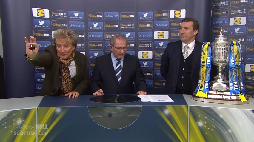 Rod Stewart llega en estado inconveniente al sorteo de la Copa de ...