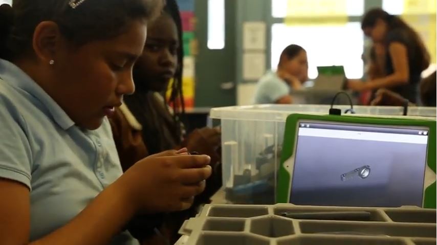 Zela Davis, la escuela angelina que se las juega por $60,000 - La Opinión