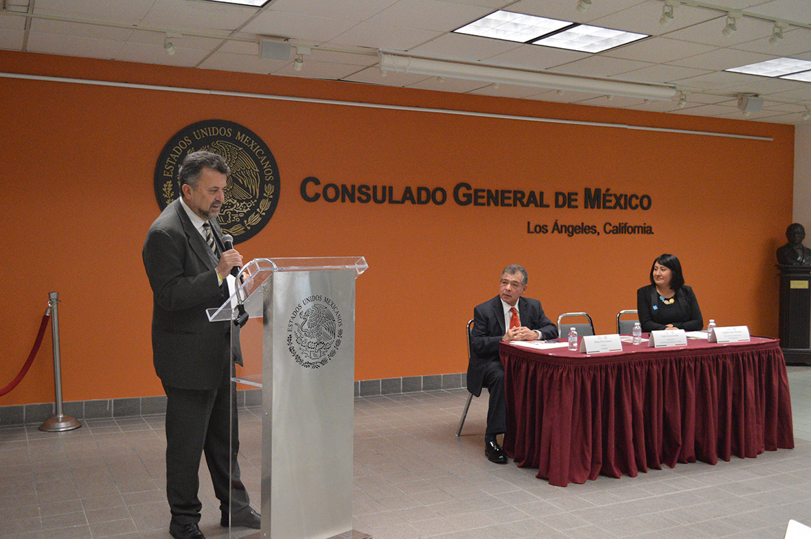 Servicio financiero para mexicanos llega a L.A. - La Opinión