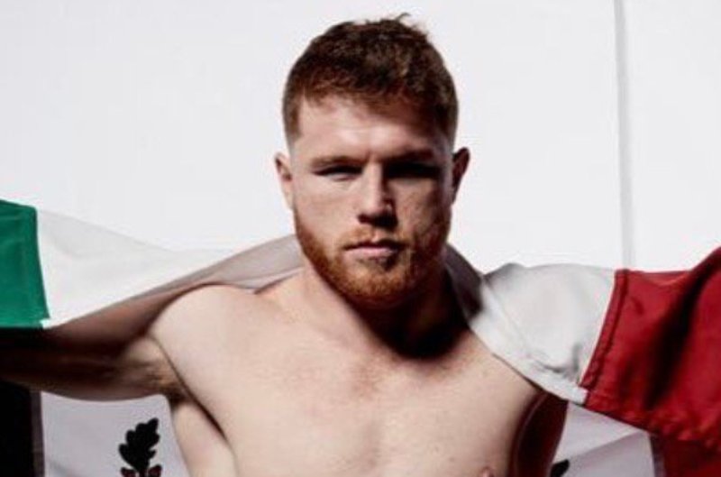 Canelo Álvarez presume abdomen y se envuelve en la bandera mexicana ...