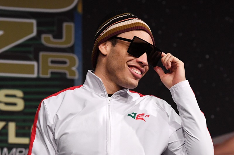 El "Junior" Julio César Chávez anda literalmente en la luna - La Opinión