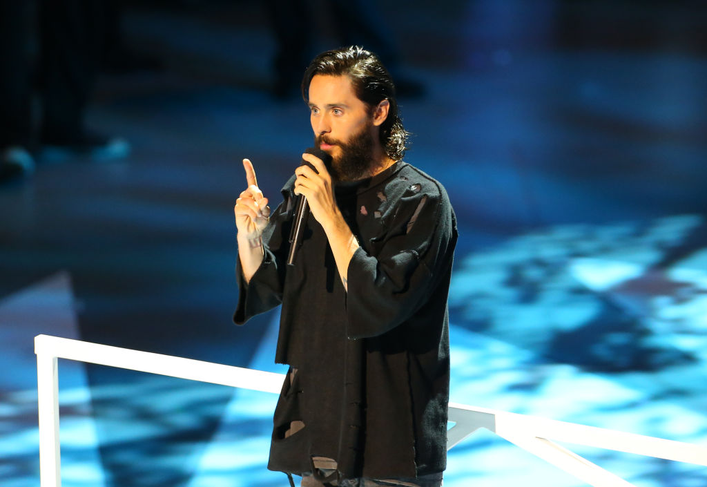 La camioneta en la que Jared Leto sale de paseo con su novia - La Opinión