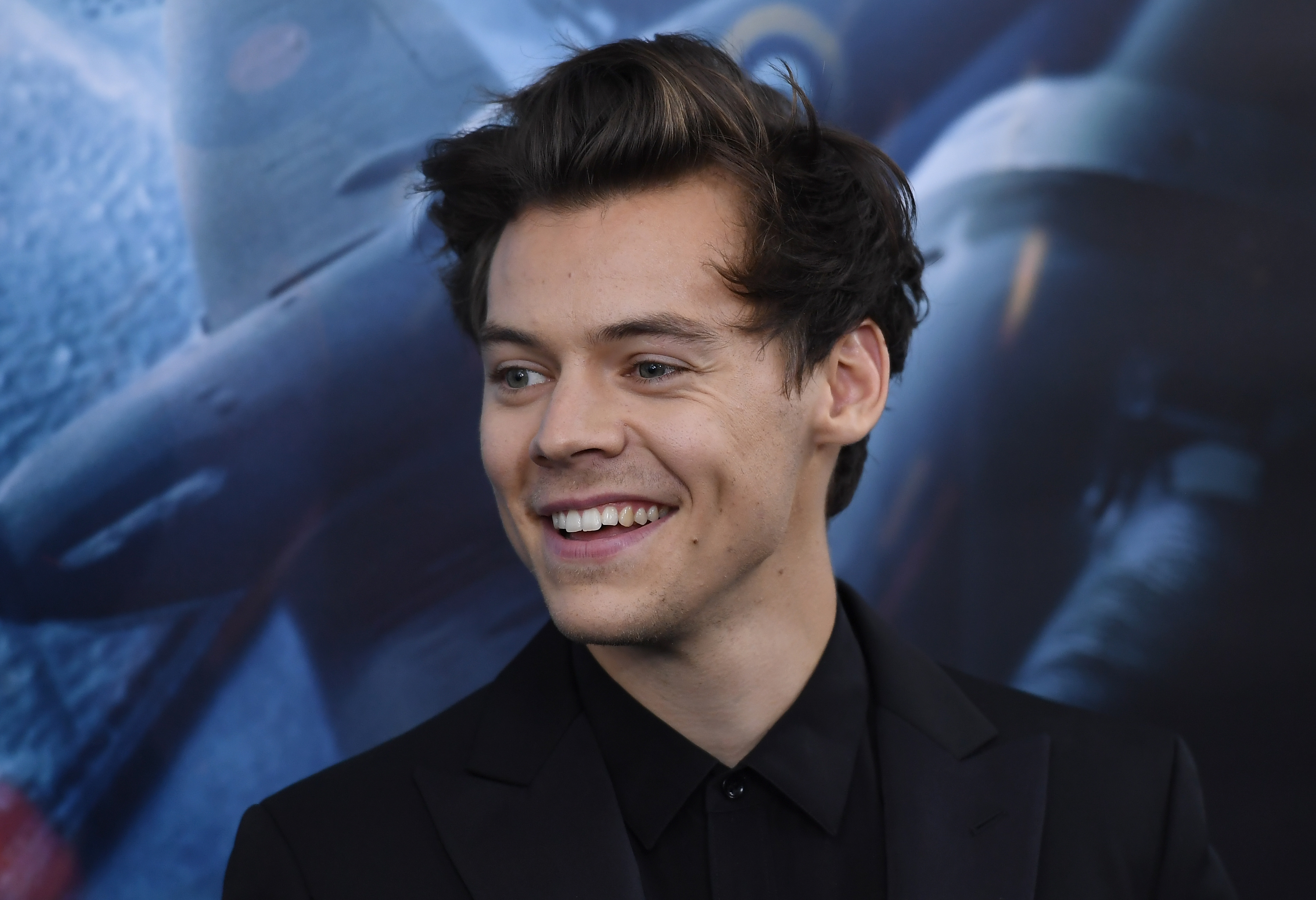 Harry Styles estrena nuevo look con bigote como Mario Bross - La Opinión