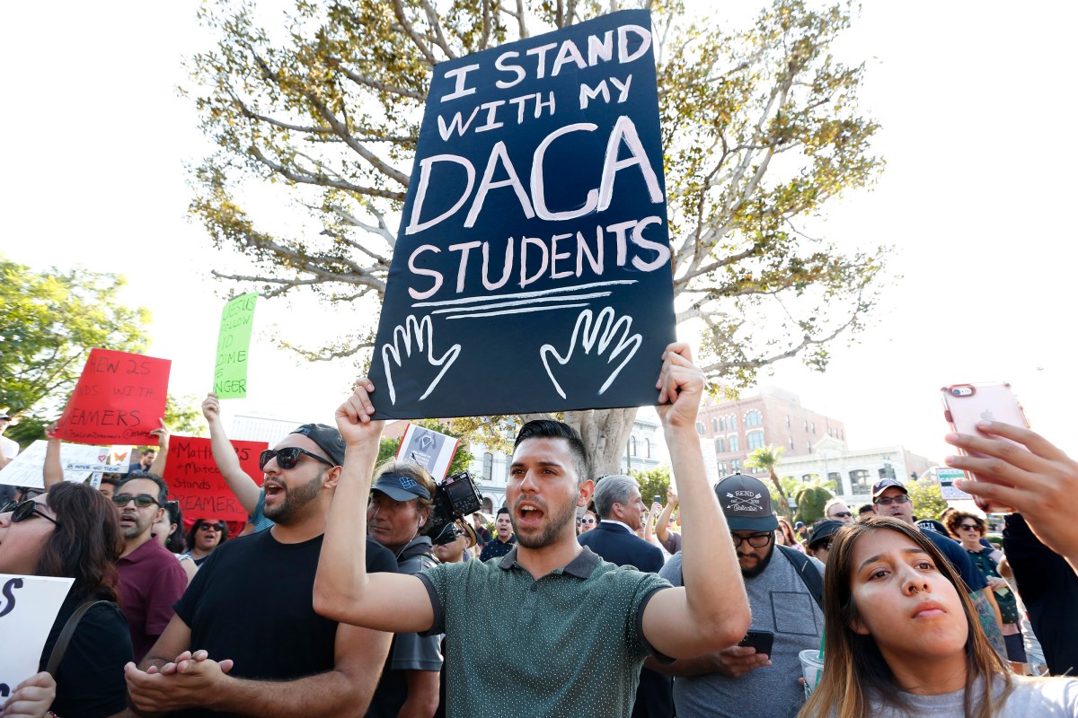 La protección de DACA protegerá la economía de California - La Opinión