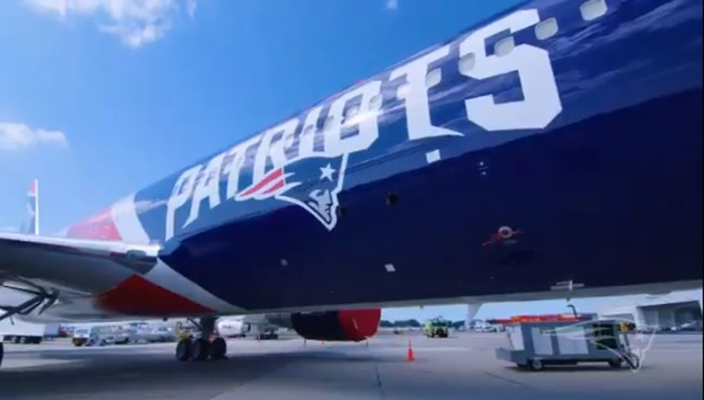 Video: Patriots presumen su nuevo jet personalizado, un Boeing 767 - La ...