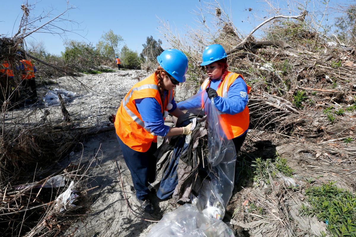 Limpiar el río San Gabriel para un futuro mejor - La Opinión
