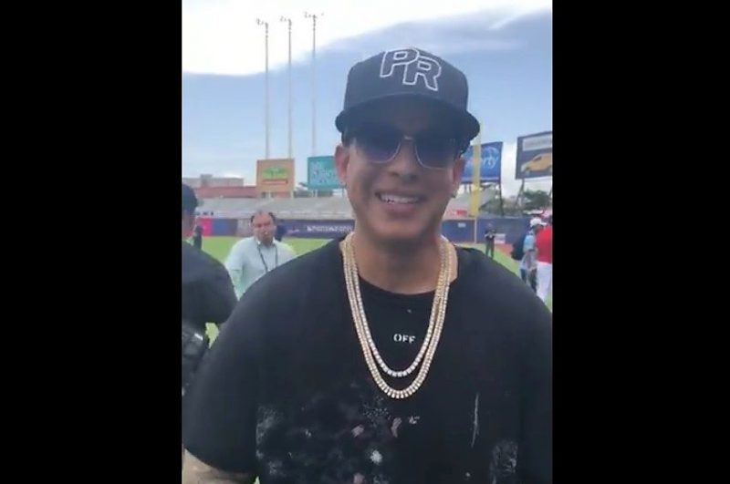 Daddy Yankee hizo lanzamiento de honor en el segundo partido de las ...