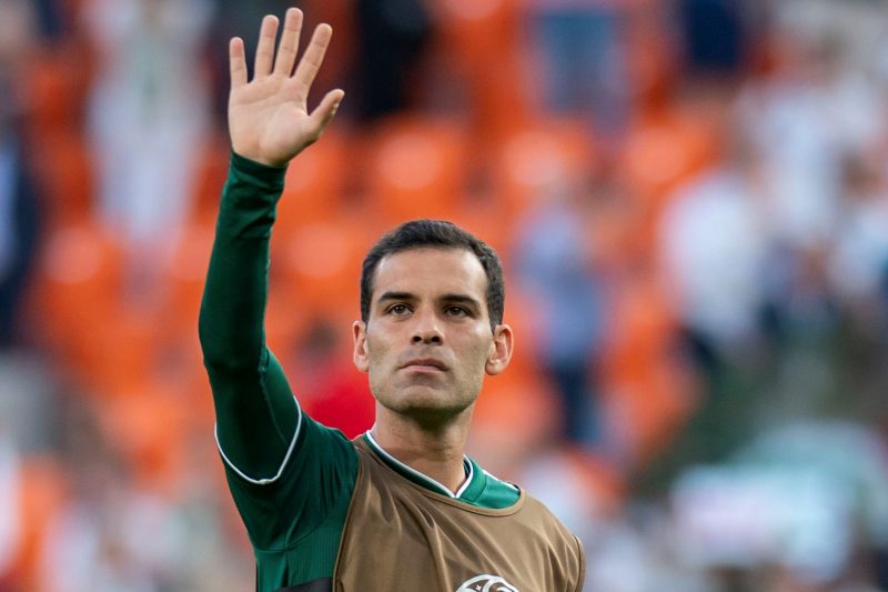 Rafa Márquez hace su debut en Tik Tok con sensual baile - La Opinión