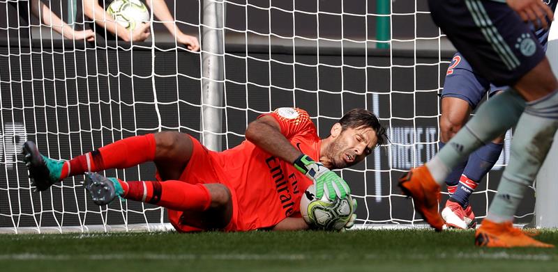 VIDEO: Gianluigi Buffon se estrena en el PSG con un atajadón - La Opinión