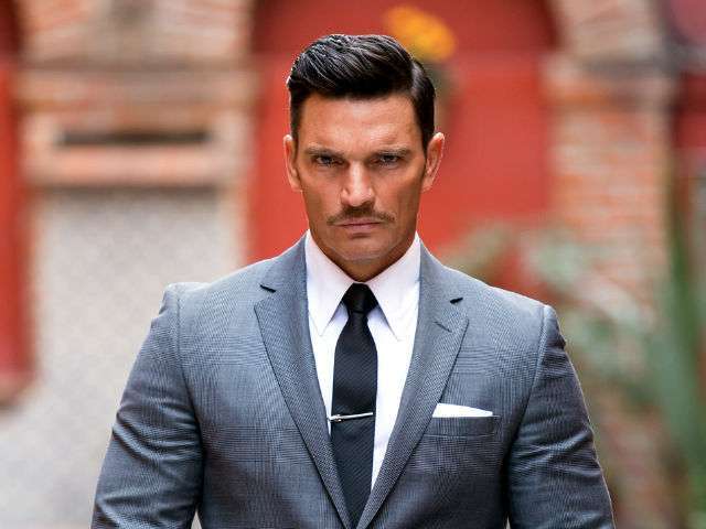 Julián Gil muestra su cuerpazo y enciende las redes sociales - La Opinión