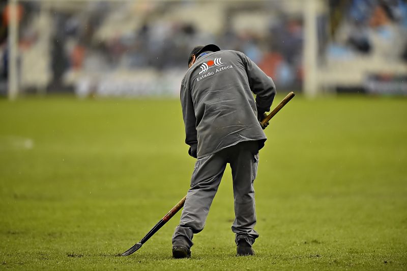 La cancha del Estadio Azteca es una vergüenza, pero los responsables ...