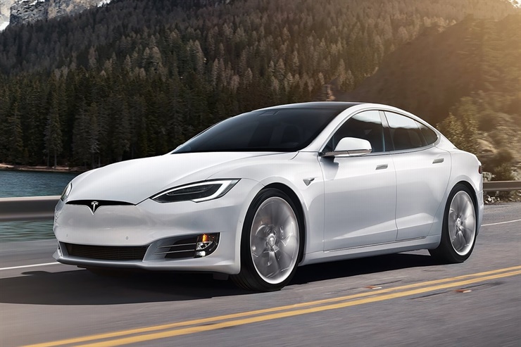 Este modelo de Tesla sigue siendo el sedán de lujo más vendido en los ...